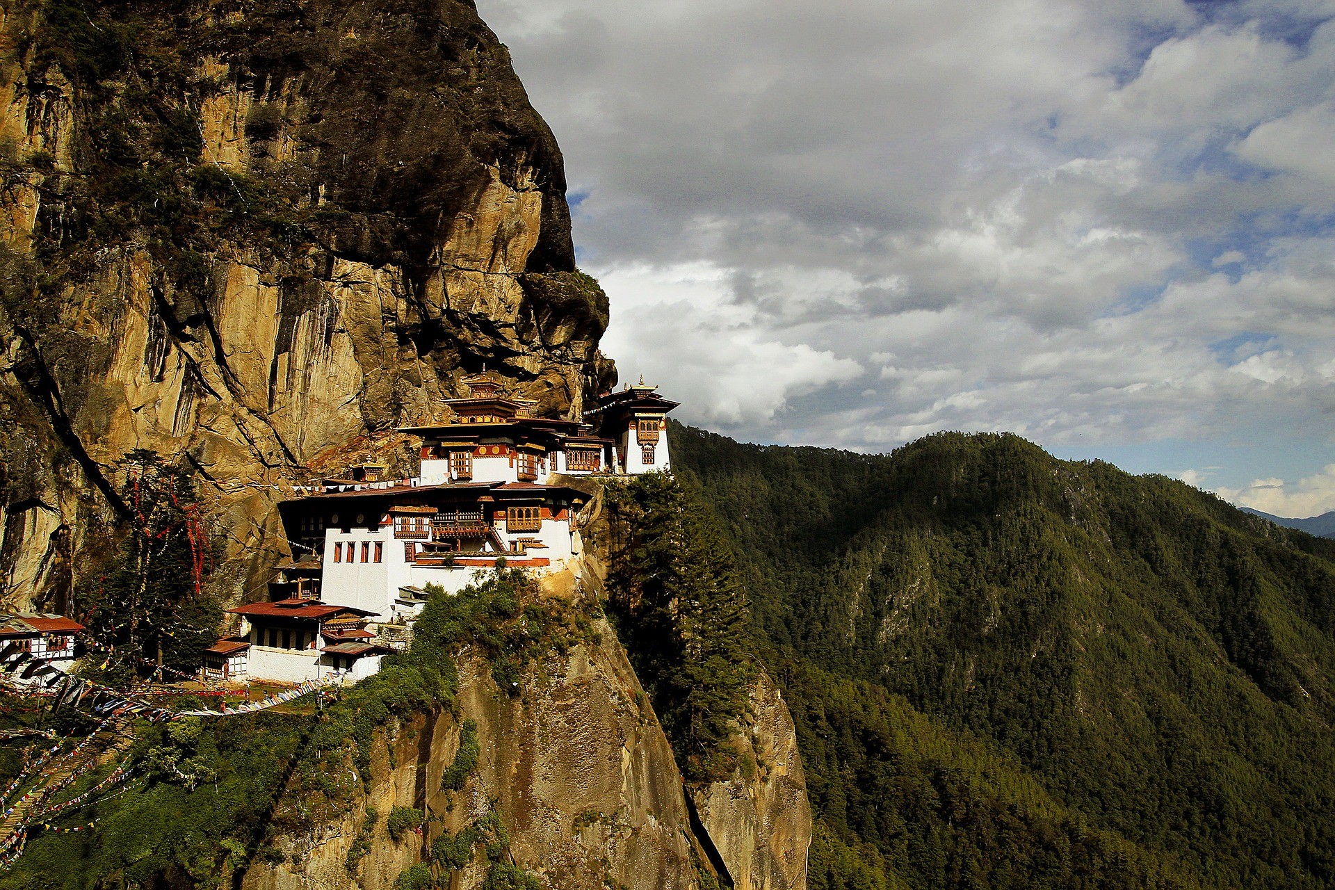 Bhutan - The Kingdom of the Thunder Dragon